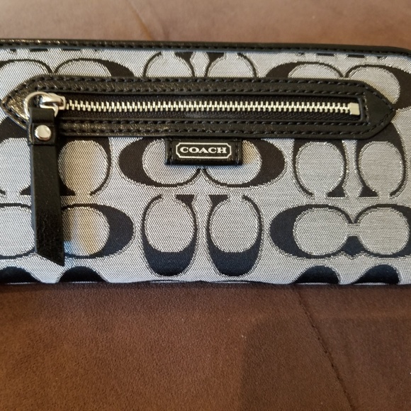 Coach | Bags | Coach Daisy Outline Signature Metallic Zip Around | Poshmark